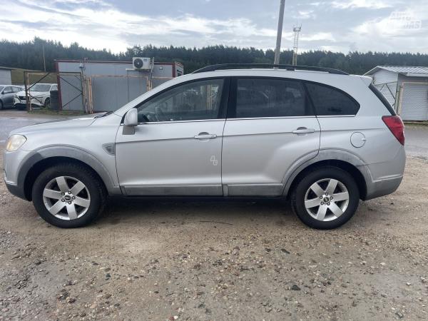 Pelēks Chevrolet Captiva 2009 Viļņa, ar dzinēja tilpumu 2.00 L un nobraukumu 270 tūkst. km par 2500 €, foto 4 vietnē AUTOMOTO.COM.LV