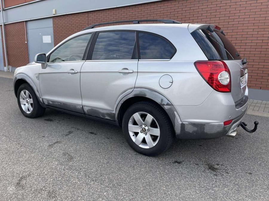 Grey Chevrolet Captiva 2009 in Vilnius, with an engine capacity of 0.00 L and mileage of 280 thousand km for 2950 €, photo 4 on AUTOMOTO.COM.LV