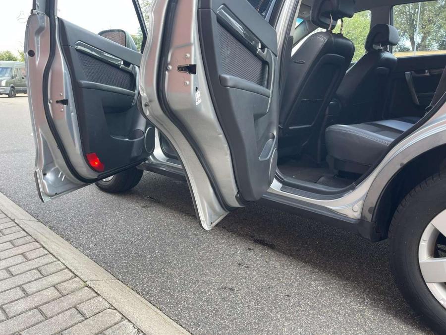 Grey Chevrolet Captiva 2009 in Vilnius, with an engine capacity of 0.00 L and mileage of 280 thousand km for 2950 €, photo 16 on AUTOMOTO.COM.LV