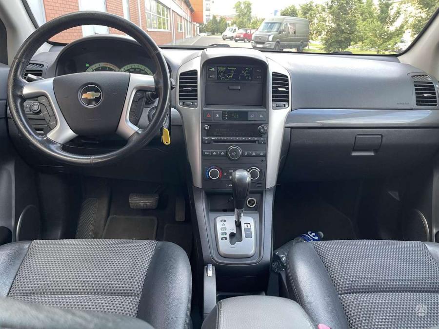 Grey Chevrolet Captiva 2009 in Vilnius, with an engine capacity of 0.00 L and mileage of 280 thousand km for 2950 €, photo 20 on AUTOMOTO.COM.LV