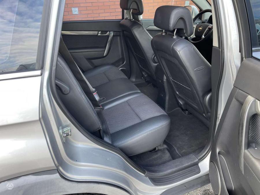 Grey Chevrolet Captiva 2009 in Vilnius, with an engine capacity of 0.00 L and mileage of 280 thousand km for 2950 €, photo 22 on AUTOMOTO.COM.LV