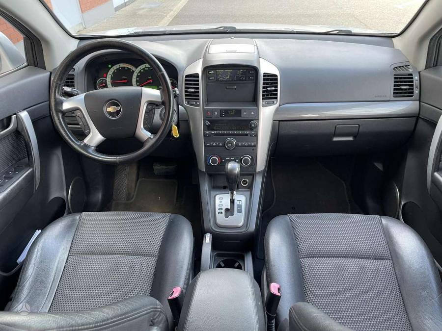Grey Chevrolet Captiva 2009 in Vilnius, with an engine capacity of 0.00 L and mileage of 280 thousand km for 2950 €, photo 23 on AUTOMOTO.COM.LV