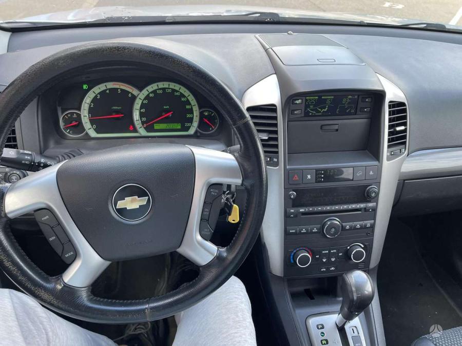 Grey Chevrolet Captiva 2009 in Vilnius, with an engine capacity of 0.00 L and mileage of 280 thousand km for 2950 €, photo 27 on AUTOMOTO.COM.LV
