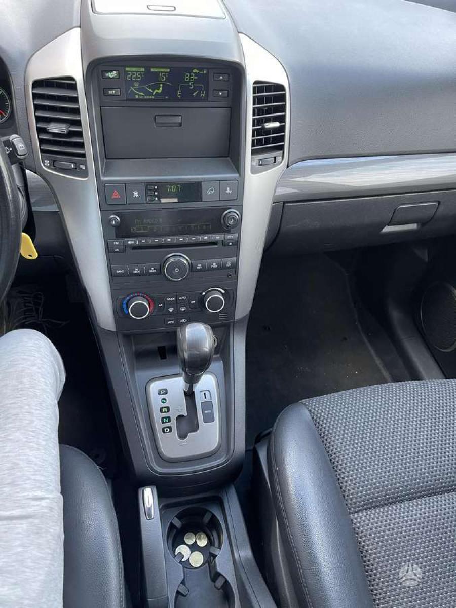 Grey Chevrolet Captiva 2009 in Vilnius, with an engine capacity of 0.00 L and mileage of 280 thousand km for 2950 €, photo 28 on AUTOMOTO.COM.LV
