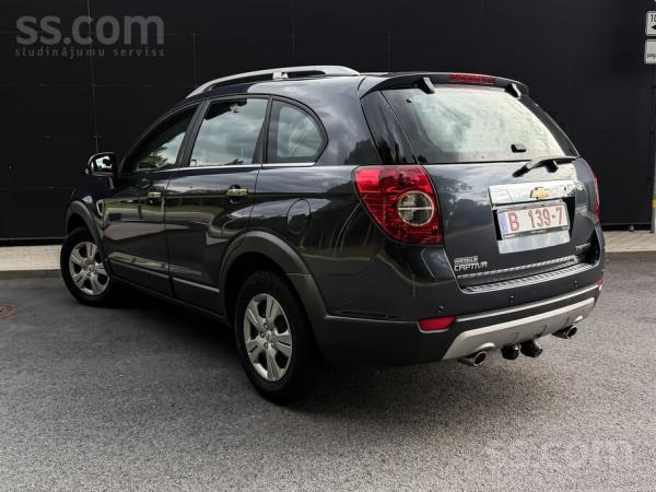 Grey Chevrolet Captiva 2009 in Jelgava, with an engine capacity of 2.00 L and mileage of 143 thousand km for 4900 €, photo 4 on AUTOMOTO.COM.LV