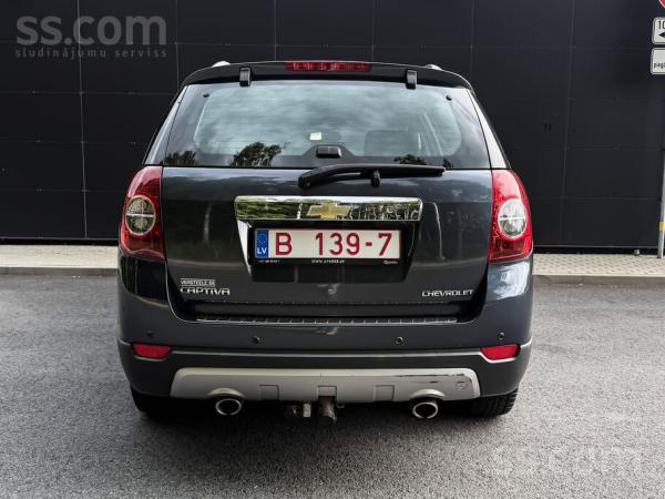 Grey Chevrolet Captiva 2009 in Jelgava, with an engine capacity of 2.00 L and mileage of 143 thousand km for 4900 €, photo 5 on AUTOMOTO.COM.LV