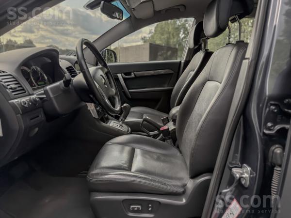Grey Chevrolet Captiva 2009 in Jelgava, with an engine capacity of 2.00 L and mileage of 143 thousand km for 4900 €, photo 10 on AUTOMOTO.COM.LV