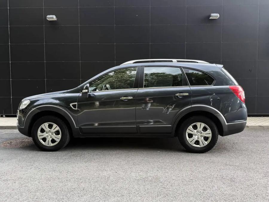 Grey Chevrolet Captiva 2009 in Jelgava, with an engine capacity of 2.00 L and mileage of 143 thousand km for 4900 €, photo 10 on AUTOMOTO.COM.LV