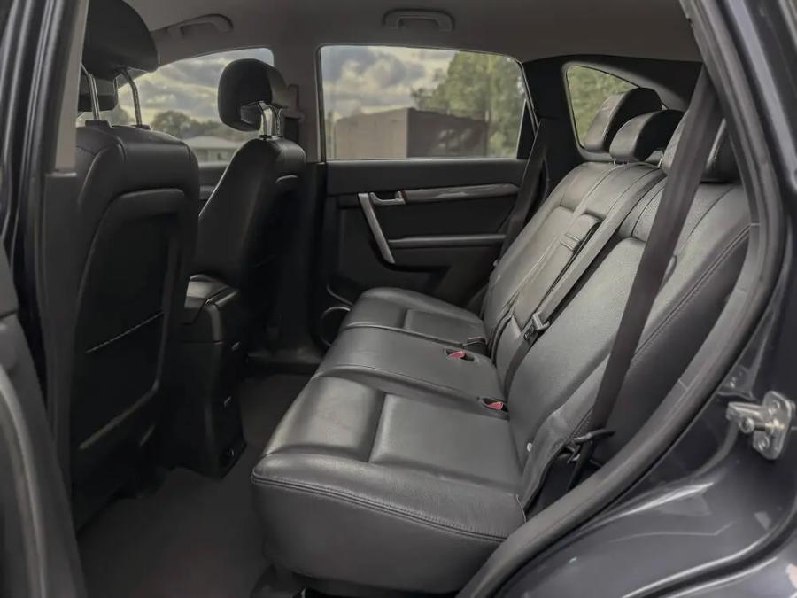 Grey Chevrolet Captiva 2009 in Jelgava, with an engine capacity of 2.00 L and mileage of 143 thousand km for 4900 €, photo 13 on AUTOMOTO.COM.LV