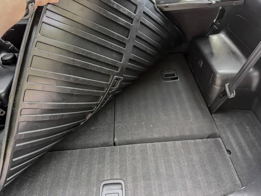 Grey Chevrolet Captiva 2009 in Jelgava, with an engine capacity of 2.00 L and mileage of 143 thousand km for 4900 €, photo 15 on AUTOMOTO.COM.LV