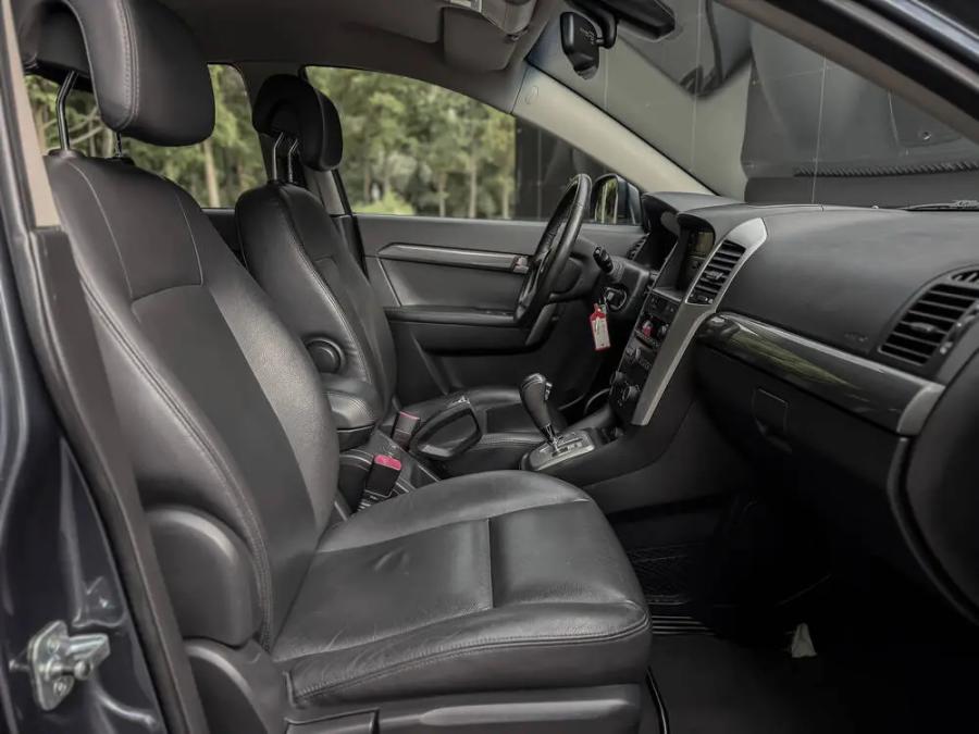 Grey Chevrolet Captiva 2009 in Jelgava, with an engine capacity of 2.00 L and mileage of 143 thousand km for 4900 €, photo 17 on AUTOMOTO.COM.LV