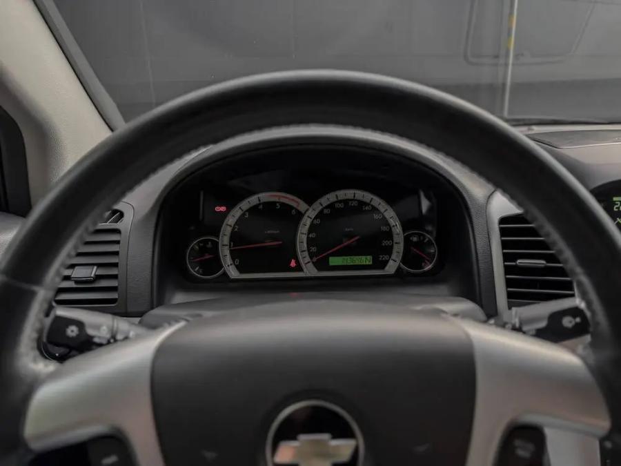 Grey Chevrolet Captiva 2009 in Jelgava, with an engine capacity of 2.00 L and mileage of 143 thousand km for 4900 €, photo 20 on AUTOMOTO.COM.LV