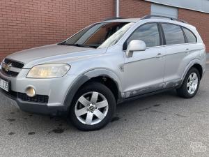 Pelēks Chevrolet Captiva 2009 Viļņa, ar dzinēja tilpumu 2.00 L un nobraukumu 280 tūkst. km par 2950 €, foto  vietnē AUTOMOTO.COM.LV