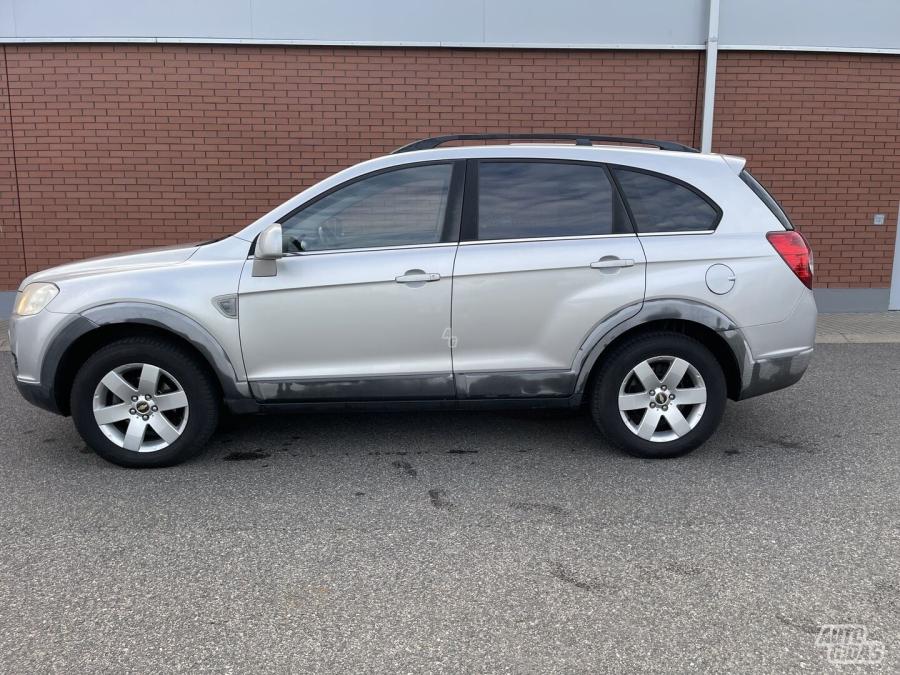Pelēks Chevrolet Captiva 2009 Viļņa, ar dzinēja tilpumu 2.00 L un nobraukumu 280 tūkst. km par 2950 €, foto 5 vietnē AUTOMOTO.COM.LV