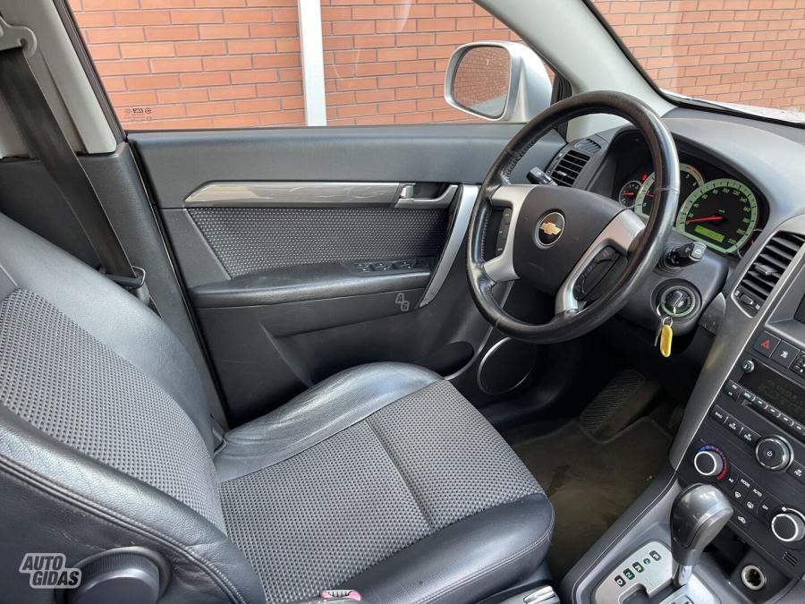 Pelēks Chevrolet Captiva 2009 Viļņa, ar dzinēja tilpumu 2.00 L un nobraukumu 280 tūkst. km par 2950 €, foto 26 vietnē AUTOMOTO.COM.LV
