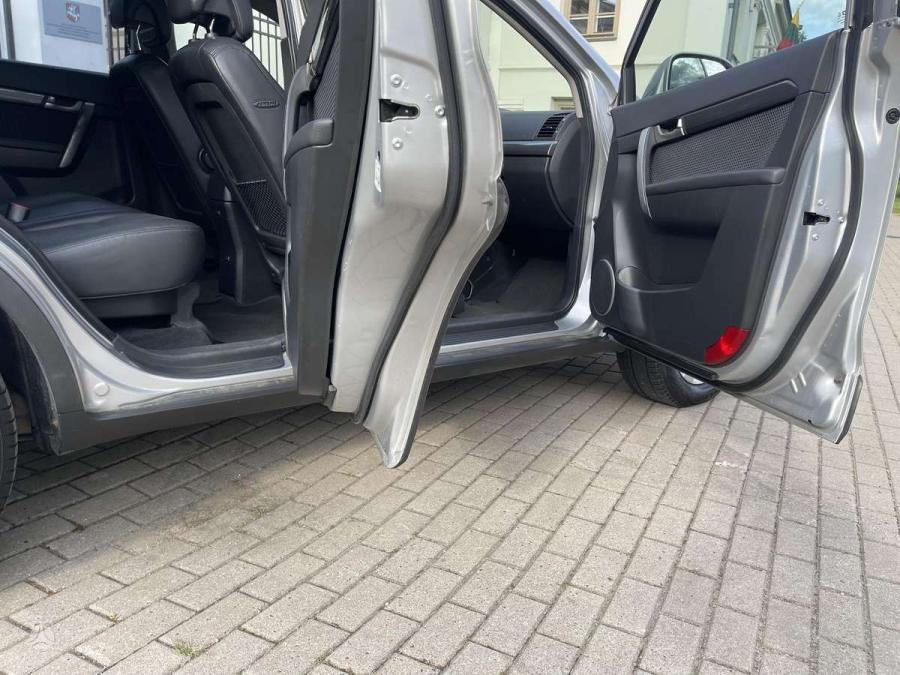 Pelēks Chevrolet Captiva 2009 Viļņa, ar dzinēja tilpumu 2.00 L un nobraukumu 280 tūkst. km par 2950 €, foto 14 vietnē AUTOMOTO.COM.LV