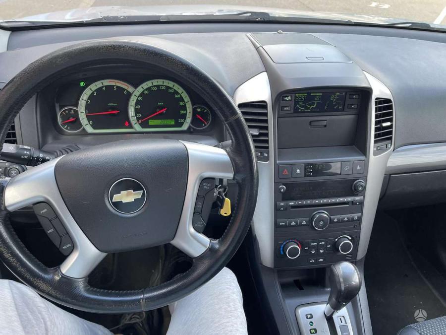 Pelēks Chevrolet Captiva 2009 Viļņa, ar dzinēja tilpumu 2.00 L un nobraukumu 280 tūkst. km par 2950 €, foto 28 vietnē AUTOMOTO.COM.LV