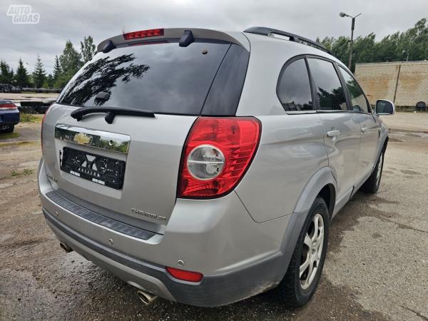 Pelēks Chevrolet Captiva 2009 Viļņa, ar dzinēja tilpumu 2.40 L un nobraukumu 110 tūkst. km par 4550 €, foto 9 vietnē AUTOMOTO.COM.LV