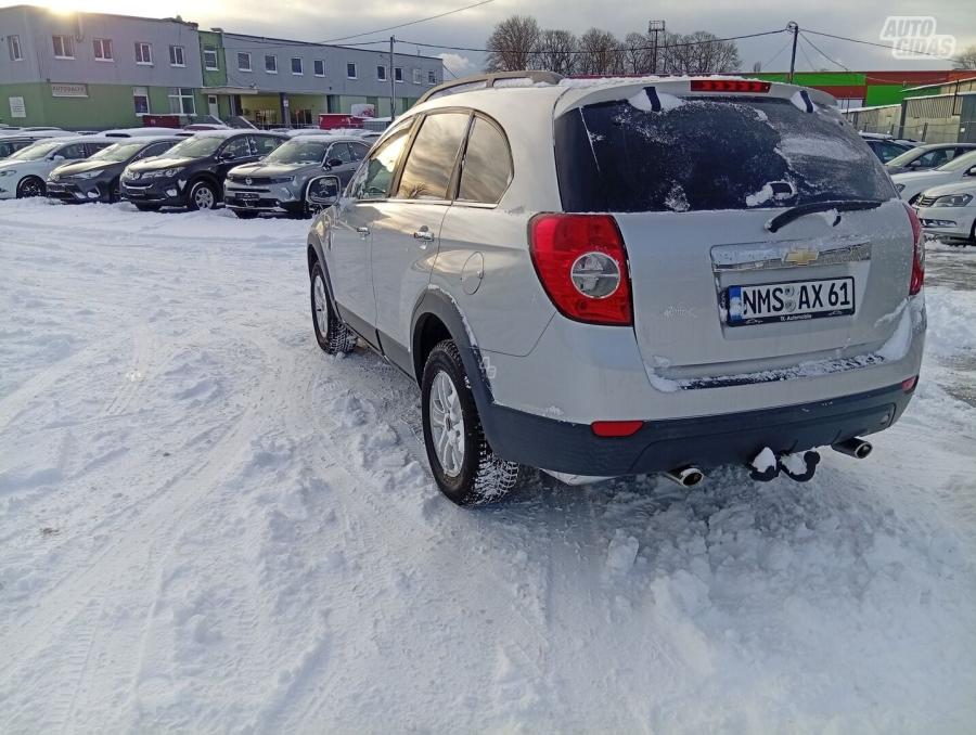 Pelēks Chevrolet Captiva 2010 Klaipėda, ar dzinēja tilpumu 2.40 L un nobraukumu 130 tūkst. km par 3550 €, foto 3 vietnē AUTOMOTO.COM.LV