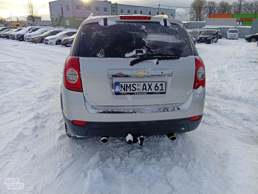 Pelēks Chevrolet Captiva 2010 Klaipėda, ar dzinēja tilpumu 2.40 L un nobraukumu 130 tūkst. km par 3550 €, foto 4 vietnē AUTOMOTO.COM.LV