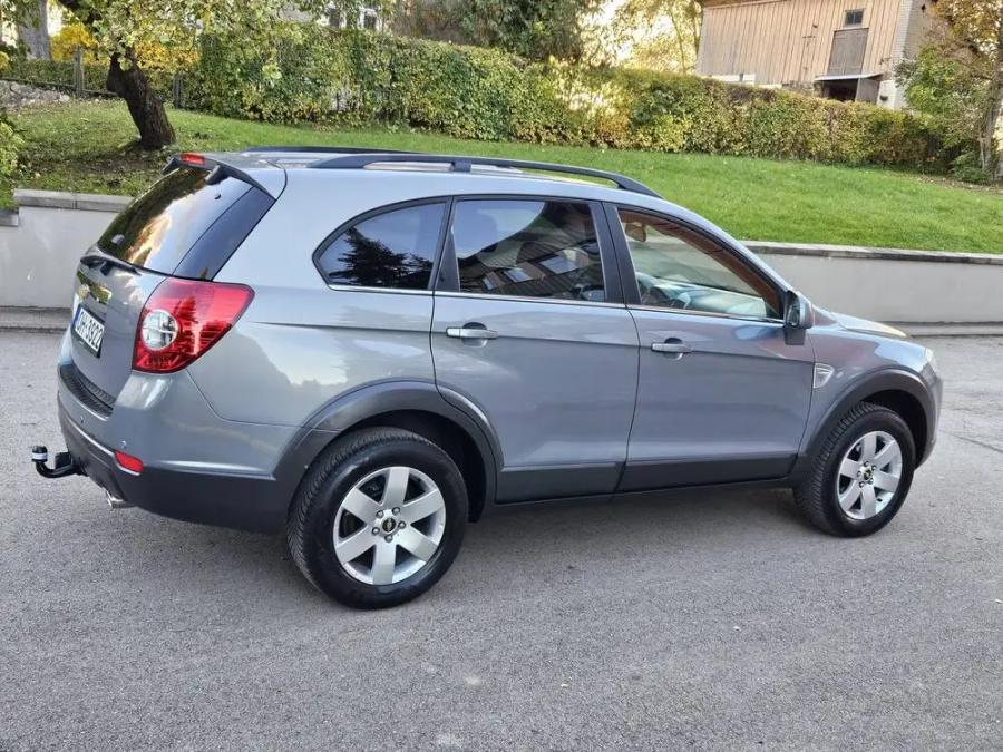 Pelēks Chevrolet Captiva 2010 Jēkabpils, ar dzinēja tilpumu 2.00 L un nobraukumu 164 tūkst. km par 4190 €, foto 5 vietnē AUTOMOTO.COM.LV