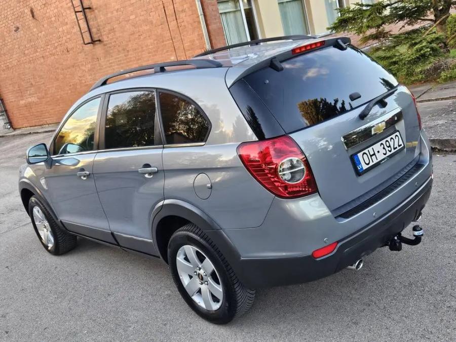 Pelēks Chevrolet Captiva 2010 Jēkabpils, ar dzinēja tilpumu 2.00 L un nobraukumu 164 tūkst. km par 4190 €, foto 8 vietnē AUTOMOTO.COM.LV