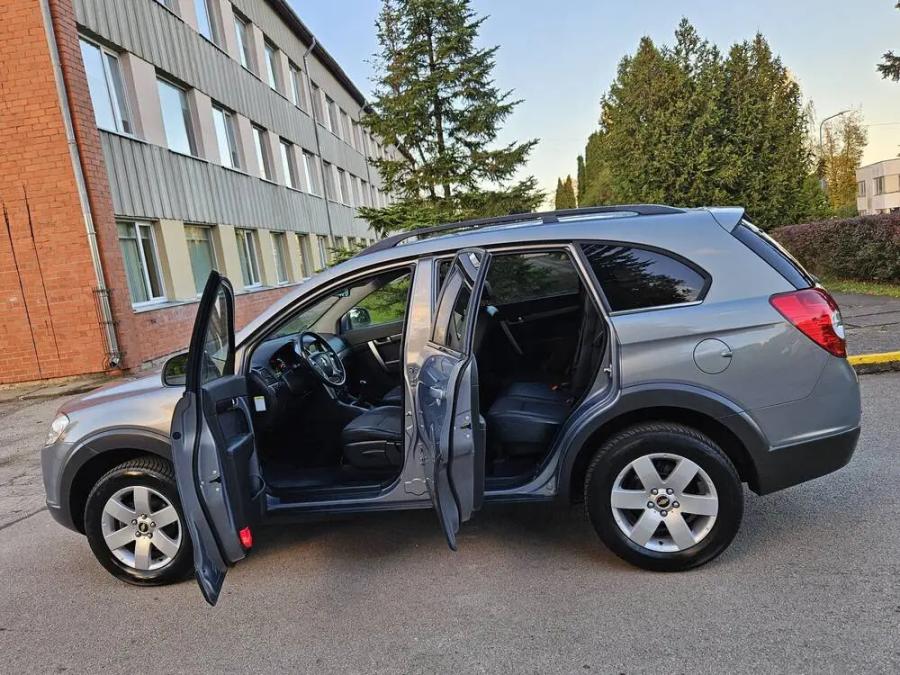 Pelēks Chevrolet Captiva 2010 Jēkabpils, ar dzinēja tilpumu 2.00 L un nobraukumu 164 tūkst. km par 4190 €, foto 14 vietnē AUTOMOTO.COM.LV