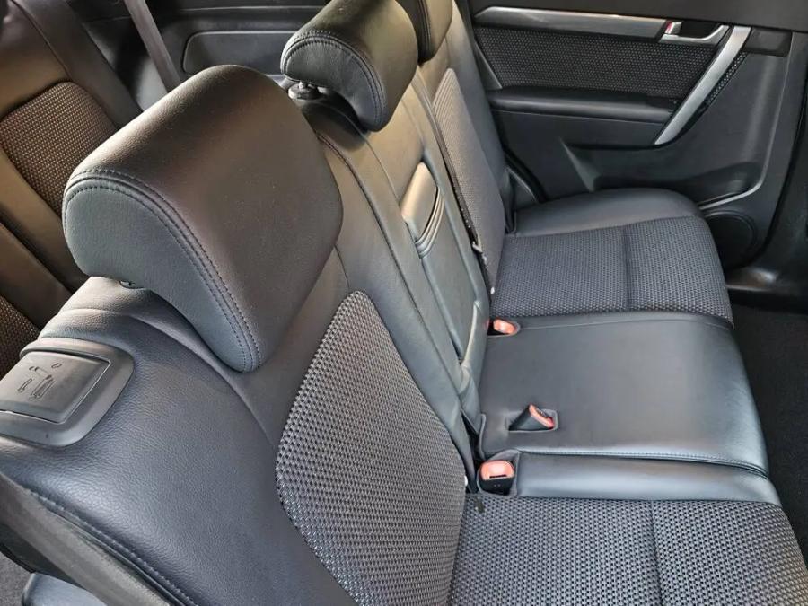 Pelēks Chevrolet Captiva 2010 Jēkabpils, ar dzinēja tilpumu 2.00 L un nobraukumu 164 tūkst. km par 4190 €, foto 16 vietnē AUTOMOTO.COM.LV