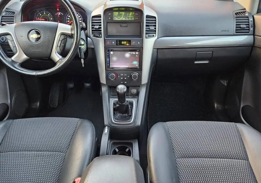 Pelēks Chevrolet Captiva 2010 Jēkabpils, ar dzinēja tilpumu 2.00 L un nobraukumu 164 tūkst. km par 4190 €, foto 17 vietnē AUTOMOTO.COM.LV