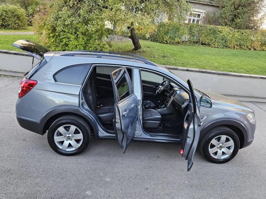 Pelēks Chevrolet Captiva 2010 Jēkabpils, ar dzinēja tilpumu 2.00 L un nobraukumu 164 tūkst. km par 4190 €, foto 20 vietnē AUTOMOTO.COM.LV