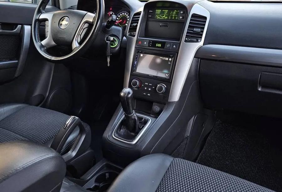 Pelēks Chevrolet Captiva 2010 Jēkabpils, ar dzinēja tilpumu 2.00 L un nobraukumu 164 tūkst. km par 4190 €, foto 21 vietnē AUTOMOTO.COM.LV