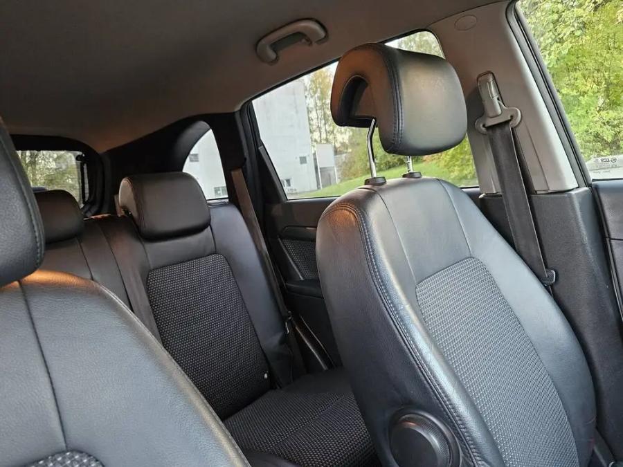 Pelēks Chevrolet Captiva 2010 Jēkabpils, ar dzinēja tilpumu 2.00 L un nobraukumu 164 tūkst. km par 4190 €, foto 22 vietnē AUTOMOTO.COM.LV