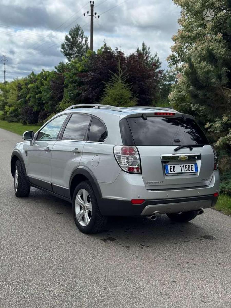 Pelēks Chevrolet Captiva 2010 Šalčininkai, ar dzinēja tilpumu 2.00 L un nobraukumu 221 tūkst. km par 4100 €, foto 5 vietnē AUTOMOTO.COM.LV