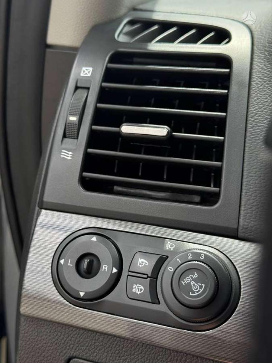 Pelēks Chevrolet Captiva 2010 Šalčininkai, ar dzinēja tilpumu 2.00 L un nobraukumu 221 tūkst. km par 4100 €, foto 23 vietnē AUTOMOTO.COM.LV