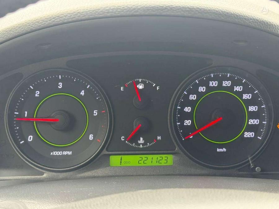 Pelēks Chevrolet Captiva 2010 Šalčininkai, ar dzinēja tilpumu 2.00 L un nobraukumu 221 tūkst. km par 4100 €, foto 31 vietnē AUTOMOTO.COM.LV