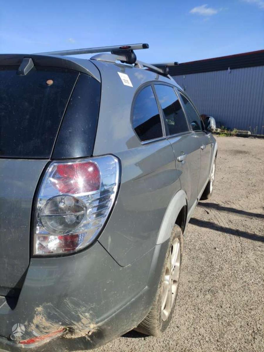 Grey Chevrolet Captiva 2011 in Kaunas, with an engine capacity of 2.20 L and mileage of 190 thousand km for 3400 €, photo 3 on AUTOMOTO.COM.LV