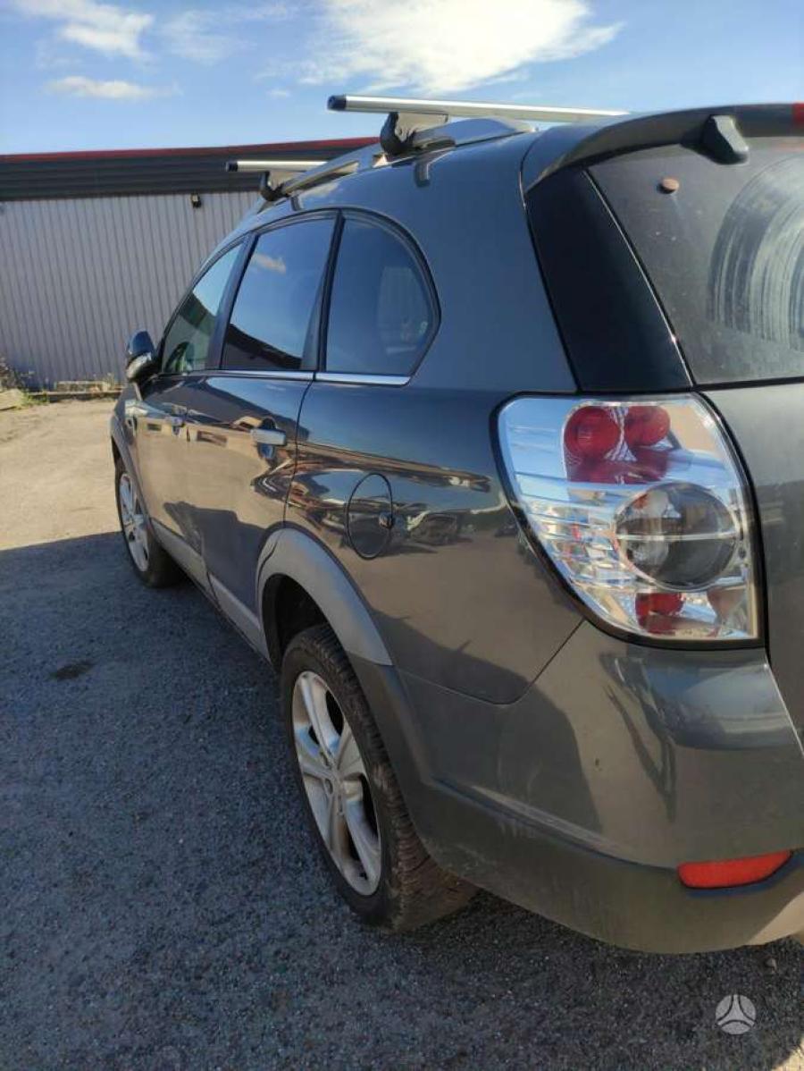 Grey Chevrolet Captiva 2011 in Kaunas, with an engine capacity of 2.20 L and mileage of 190 thousand km for 3400 €, photo 4 on AUTOMOTO.COM.LV