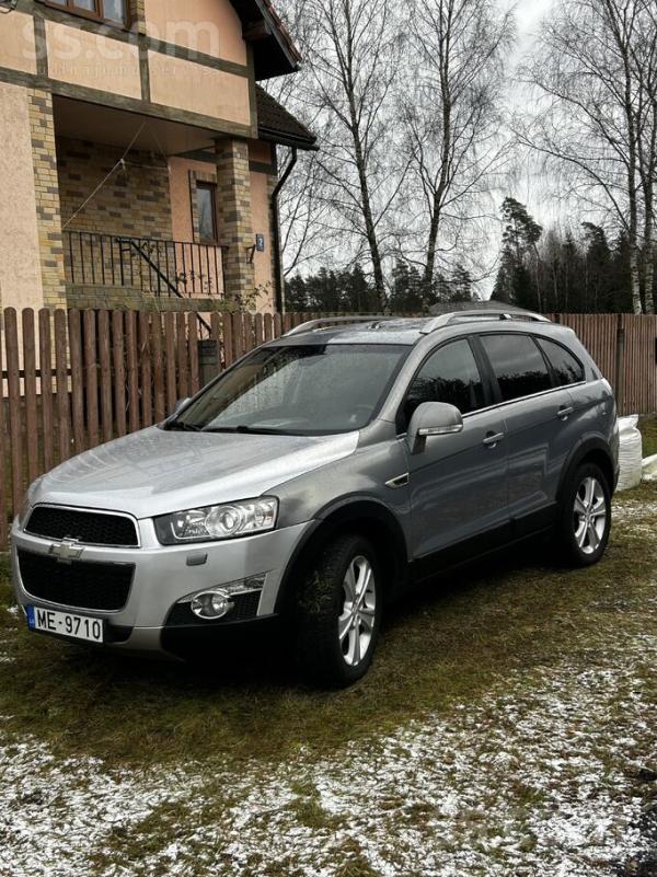 Grey Chevrolet Captiva 2011 in Riga, with an engine capacity of 2.20 L and mileage of 308 thousand km for 4500 €, photo 2 on AUTOMOTO.COM.LV