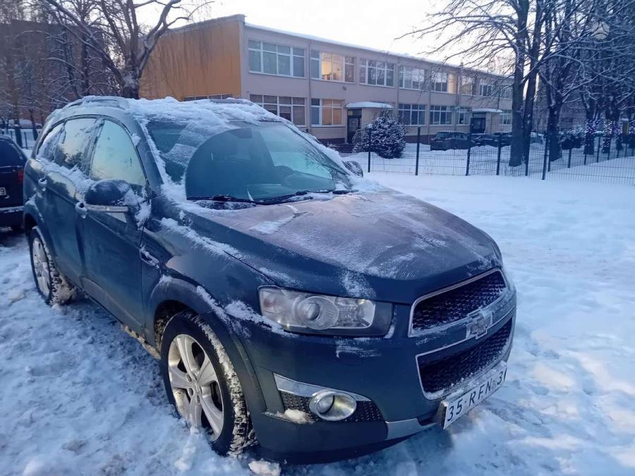 Pelēks Chevrolet Captiva 2011 Kauņa, ar dzinēja tilpumu 2.20 L un nobraukumu 254 tūkst. km par 3850 €, foto 2 vietnē AUTOMOTO.COM.LV