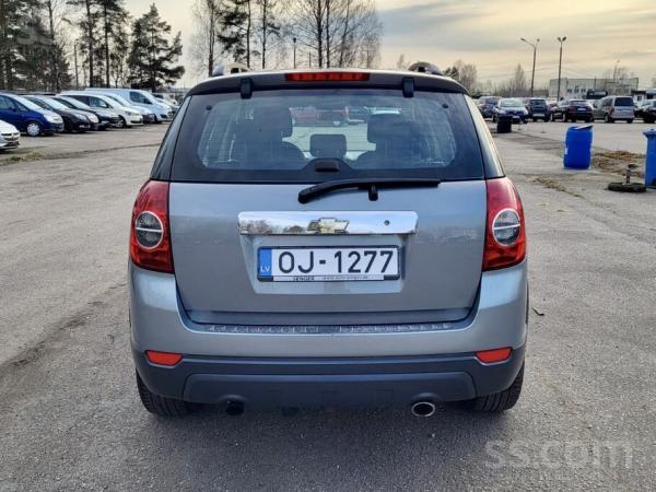 Grey Chevrolet Captiva 2011 in Riga, with an engine capacity of 2.00 L and mileage of 0 thousand km for 4350 €, photo 4 on AUTOMOTO.COM.LV