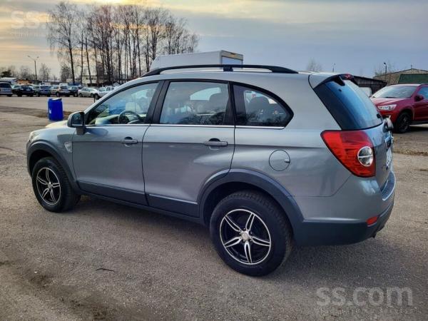 Grey Chevrolet Captiva 2011 in Riga, with an engine capacity of 2.00 L and mileage of 0 thousand km for 4350 €, photo 5 on AUTOMOTO.COM.LV