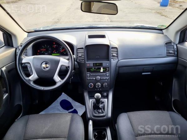 Grey Chevrolet Captiva 2011 in Riga, with an engine capacity of 2.00 L and mileage of 0 thousand km for 4350 €, photo 8 on AUTOMOTO.COM.LV