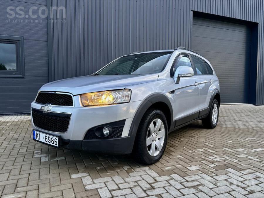Grey Chevrolet Captiva 2011 in Talsi, with an engine capacity of 2.20 L and mileage of 301 thousand km for 5700 €, photo 1 on AUTOMOTO.COM.LV