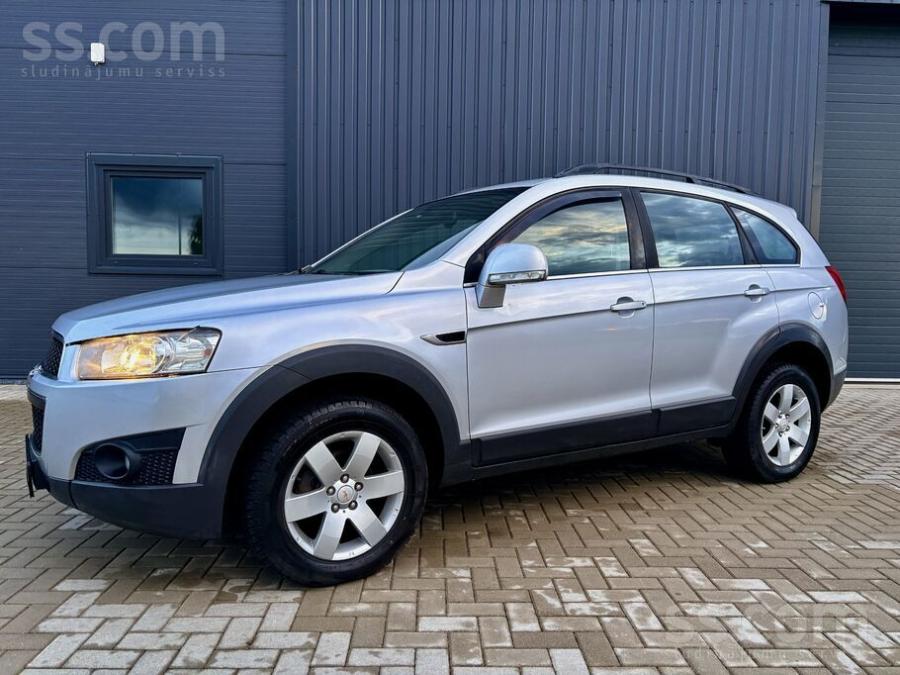 Grey Chevrolet Captiva 2011 in Talsi, with an engine capacity of 2.20 L and mileage of 301 thousand km for 5700 €, photo 3 on AUTOMOTO.COM.LV