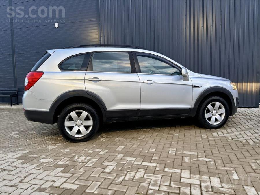 Grey Chevrolet Captiva 2011 in Talsi, with an engine capacity of 2.20 L and mileage of 301 thousand km for 5700 €, photo 5 on AUTOMOTO.COM.LV