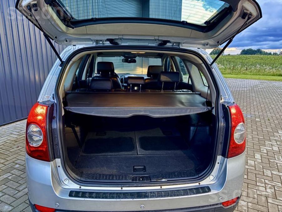 Grey Chevrolet Captiva 2011 in Talsi, with an engine capacity of 2.20 L and mileage of 301 thousand km for 5700 €, photo 7 on AUTOMOTO.COM.LV