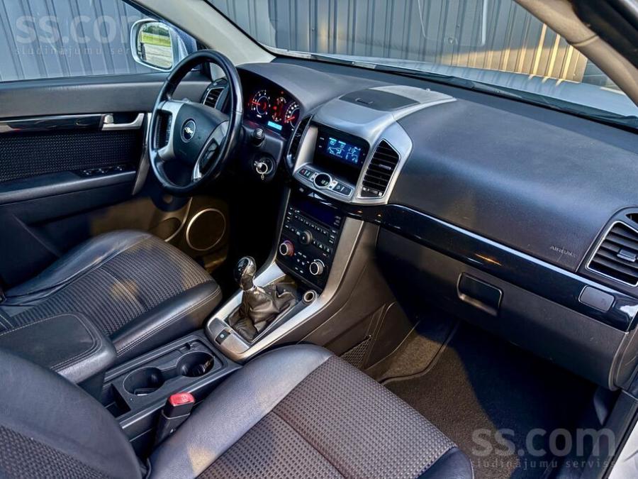 Grey Chevrolet Captiva 2011 in Talsi, with an engine capacity of 2.20 L and mileage of 301 thousand km for 5700 €, photo 9 on AUTOMOTO.COM.LV