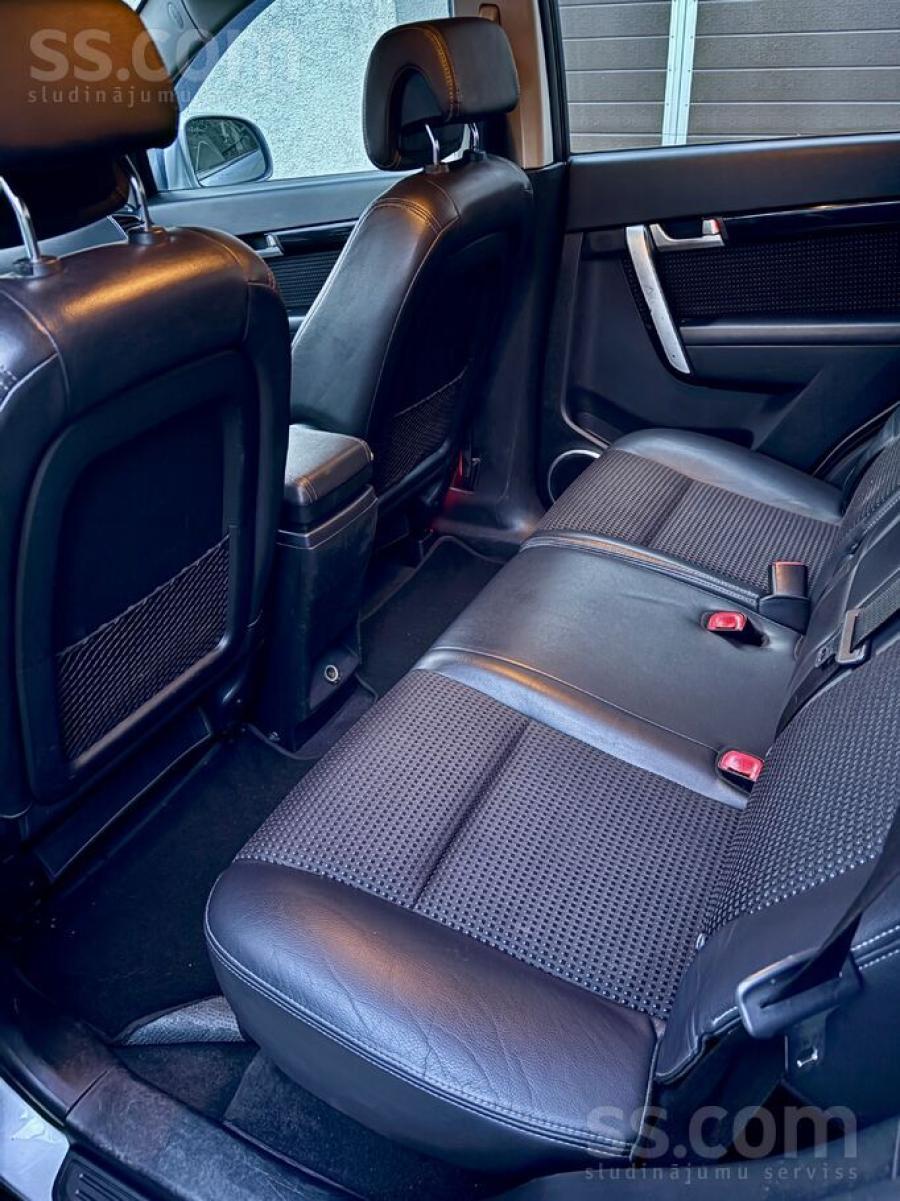 Grey Chevrolet Captiva 2011 in Talsi, with an engine capacity of 2.20 L and mileage of 301 thousand km for 5700 €, photo 10 on AUTOMOTO.COM.LV
