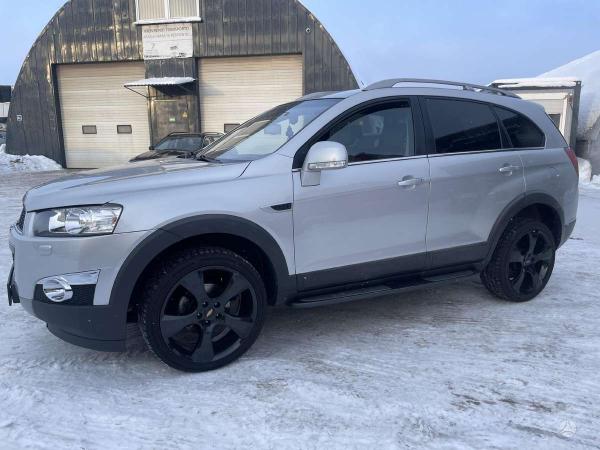 Grey Chevrolet Captiva 2012 in Vilnius, with an engine capacity of 0.00 L and mileage of 91 thousand km for 5950 €, photo 2 on AUTOMOTO.COM.LV