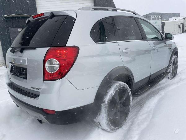 Grey Chevrolet Captiva 2012 in Vilnius, with an engine capacity of 0.00 L and mileage of 91 thousand km for 5950 €, photo 6 on AUTOMOTO.COM.LV
